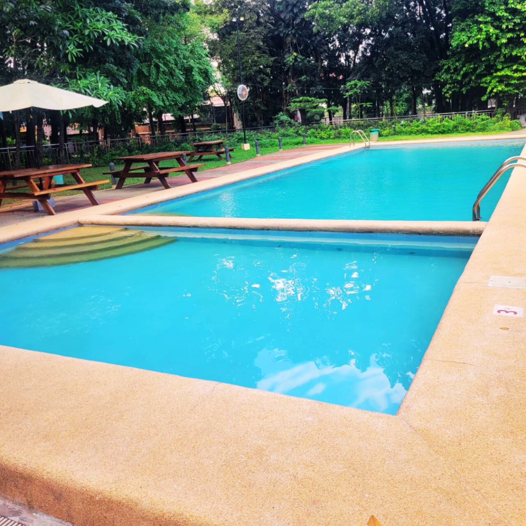 プール、ウォシュレットトイレ完備の寄宿舎紹介 - Backwise